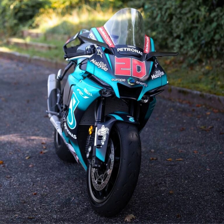 Rizoma Stealth Mirrors - BLACK - BSS021B - Yamaha R1 / R1M 2020-2024 ...